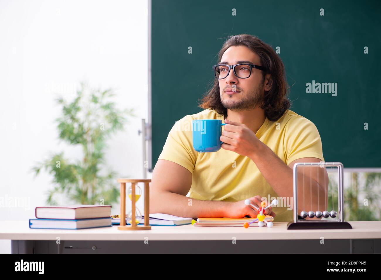 Student missing in classroom hi-res stock photography and images - Alamy