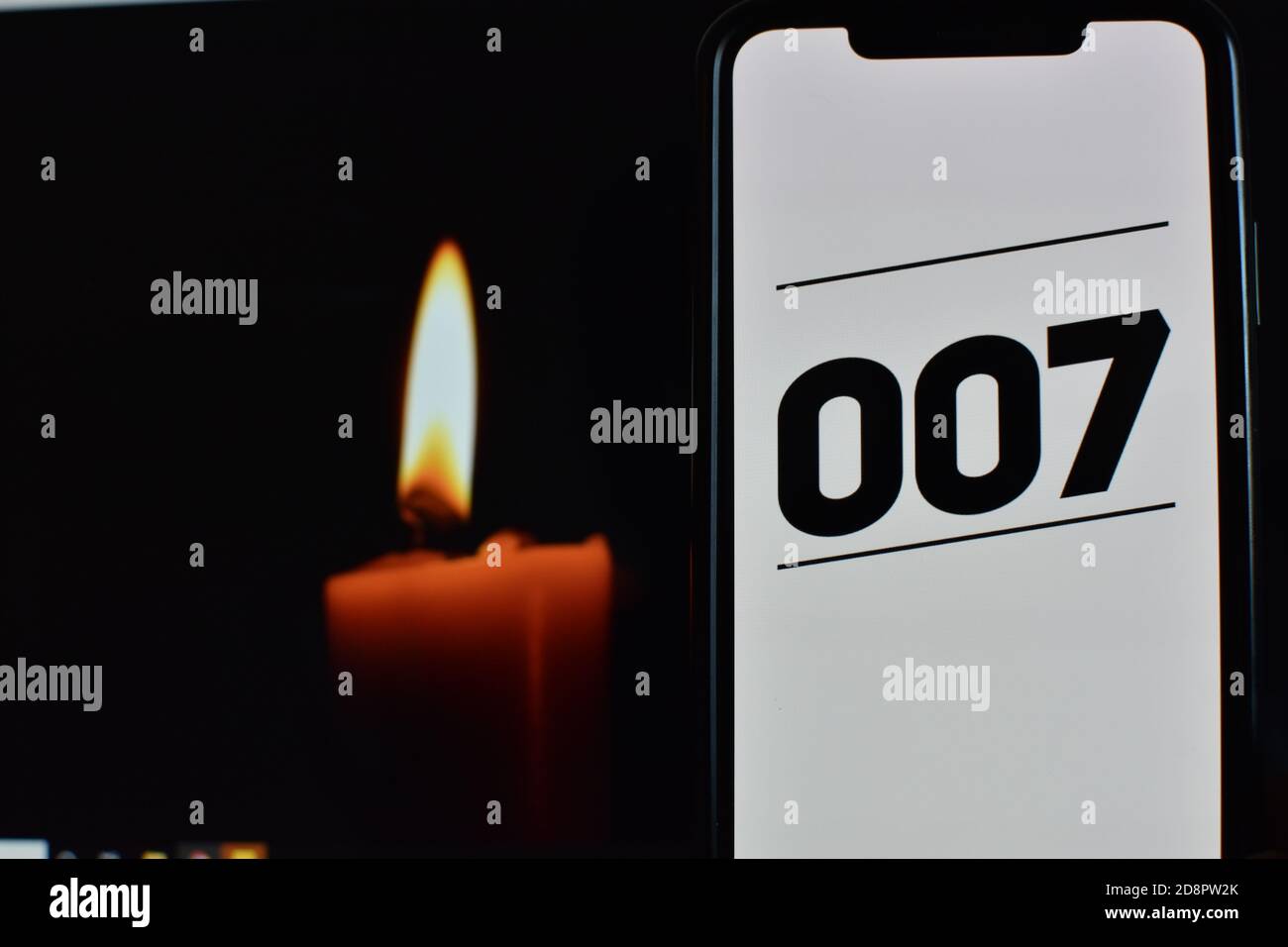 James bond sean connery suit hi-res stock photography and images - Alamy