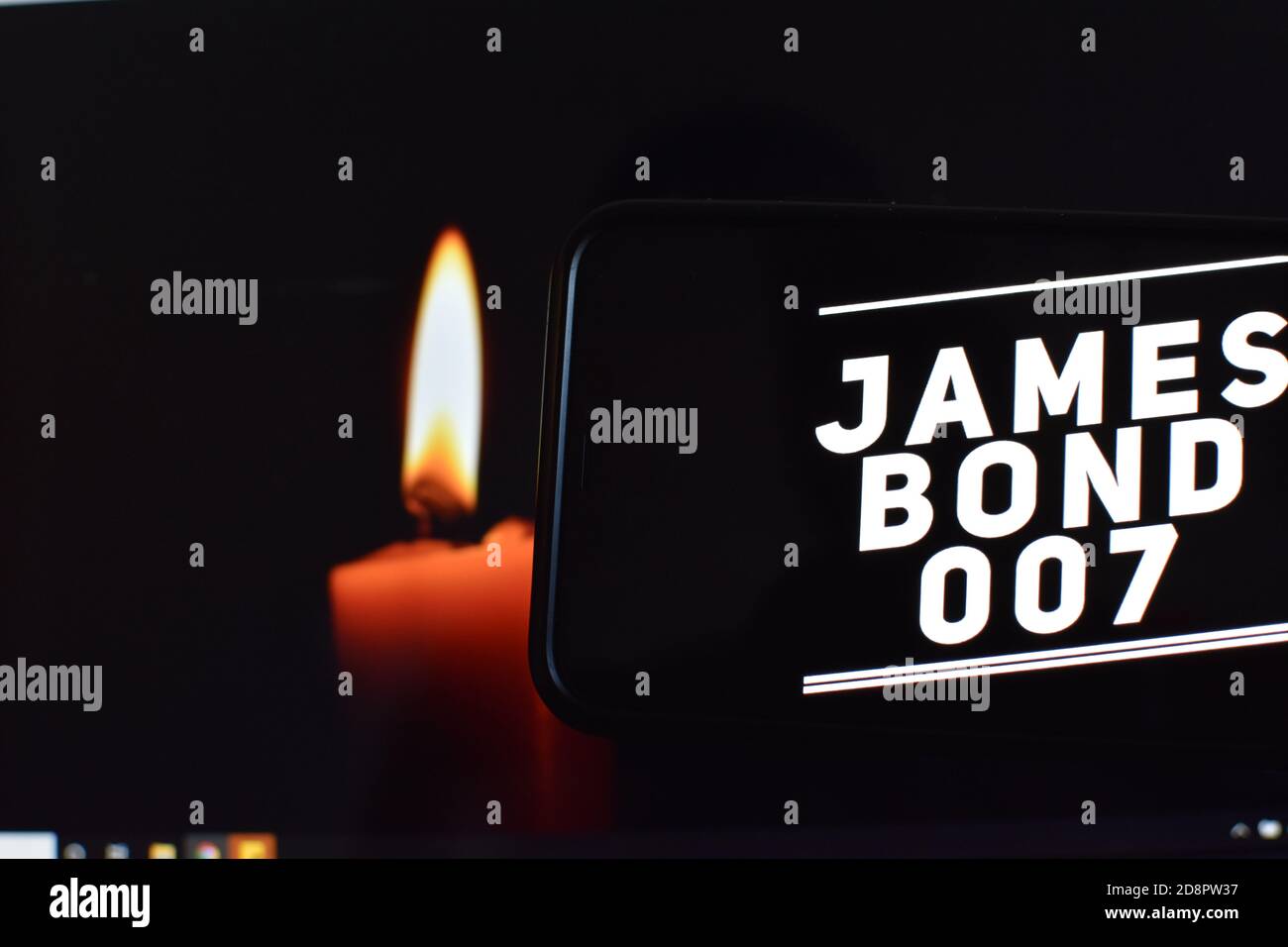 James bond sean connery suit hi-res stock photography and images - Alamy