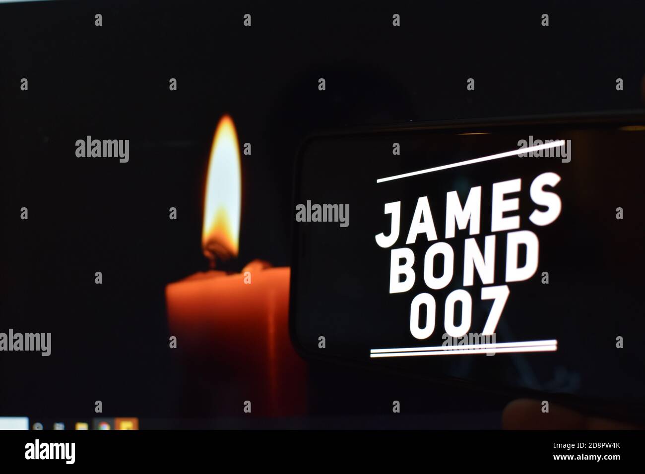 James bond sean connery suit hi-res stock photography and images - Alamy