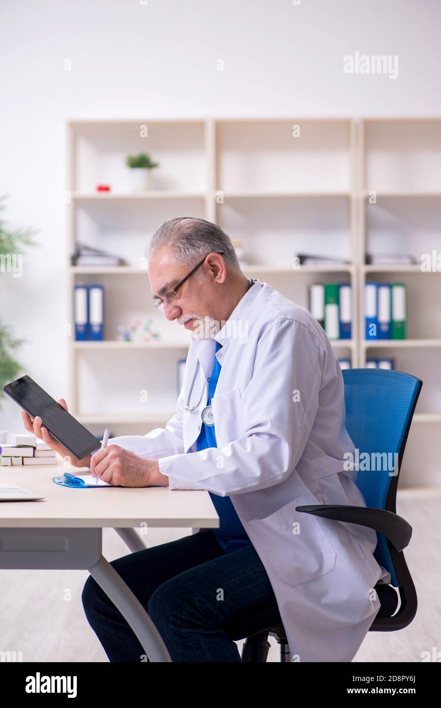 Telehealth doctor writing on hi-res stock photography and images - Alamy