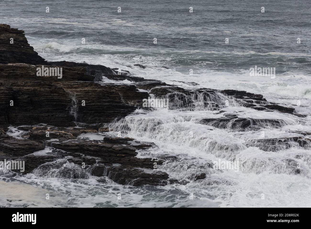 Waves of the sea crashing on the cliff Stock Photo - Alamy