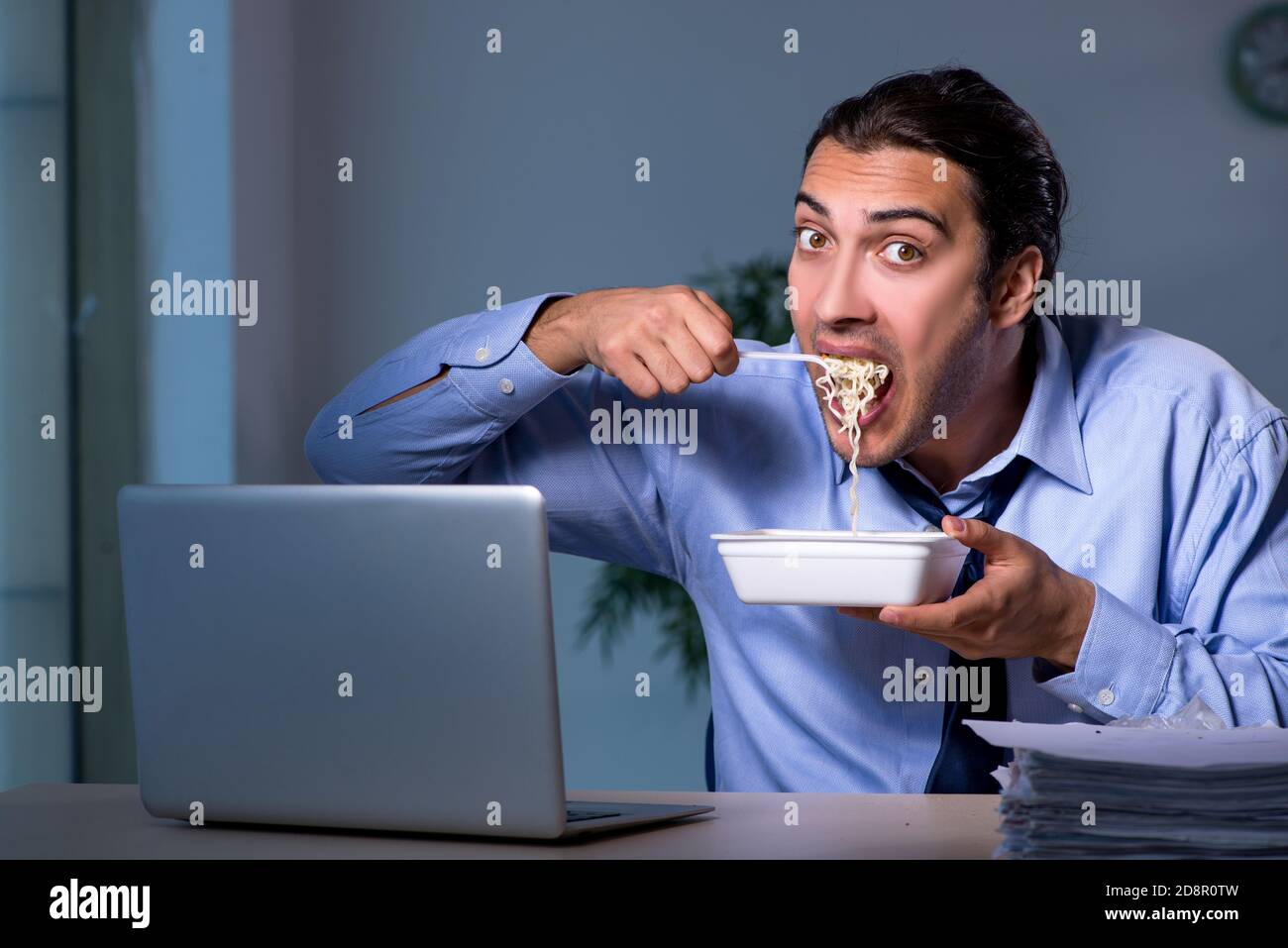 Work at night eat at desk hi-res stock photography and images - Alamy
