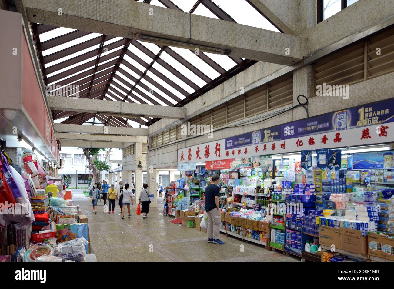 Shops in Kwai Hing Estate, Hong Kong Stock Photo - Alamy