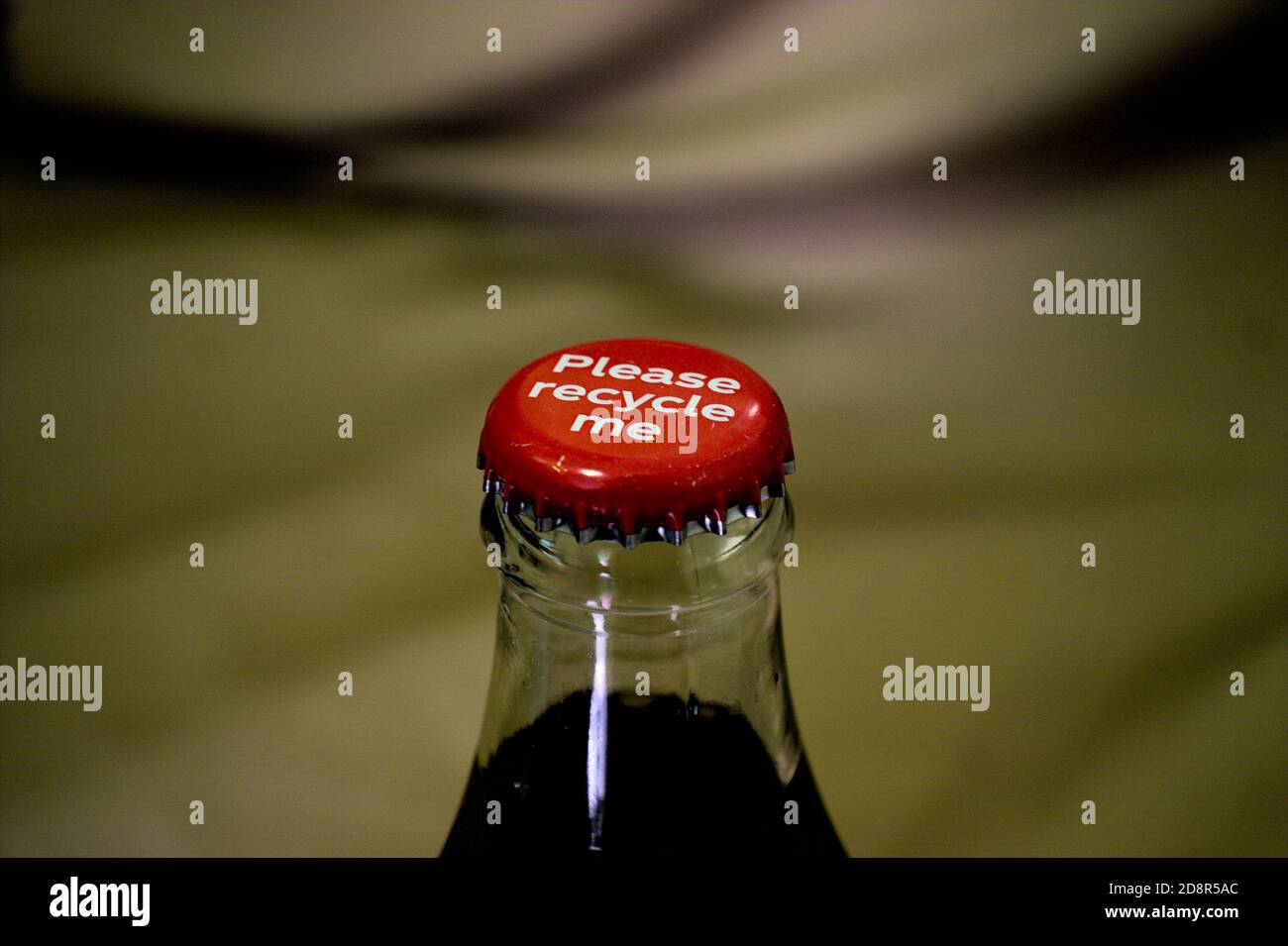 Coca cola metal cap hi-res stock photography and images - Alamy