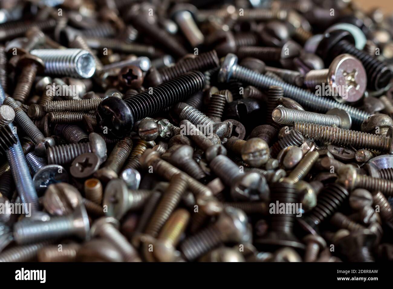 A bunch of screws, different sizes and diameters, with different slots ...