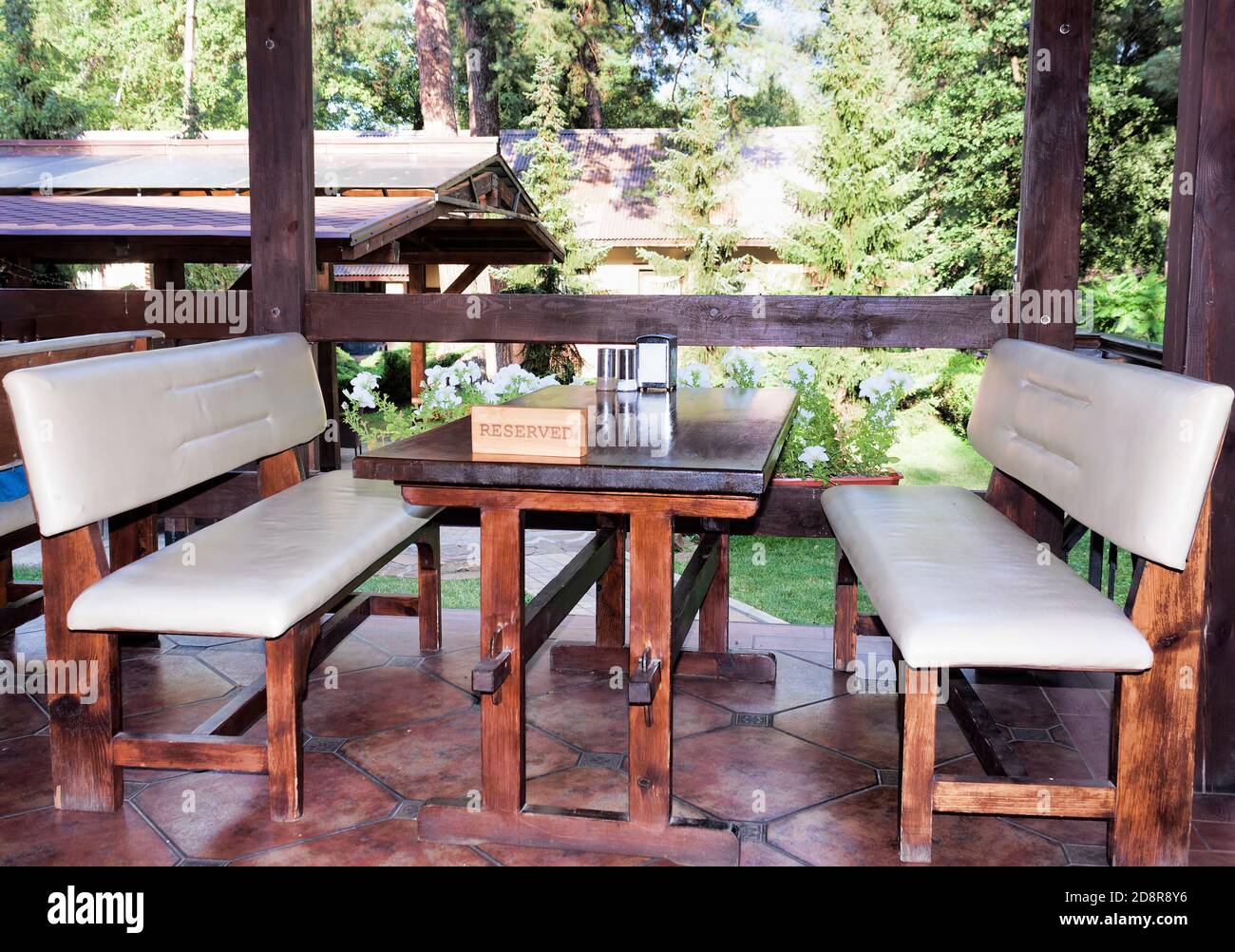 Open porch hi-res stock photography and images - Alamy