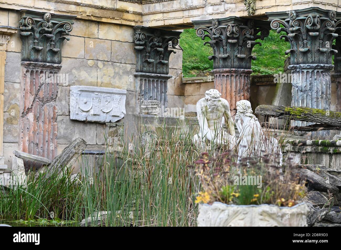 a lost ancient city with walls and statues in ruins Stock Photo - Alamy