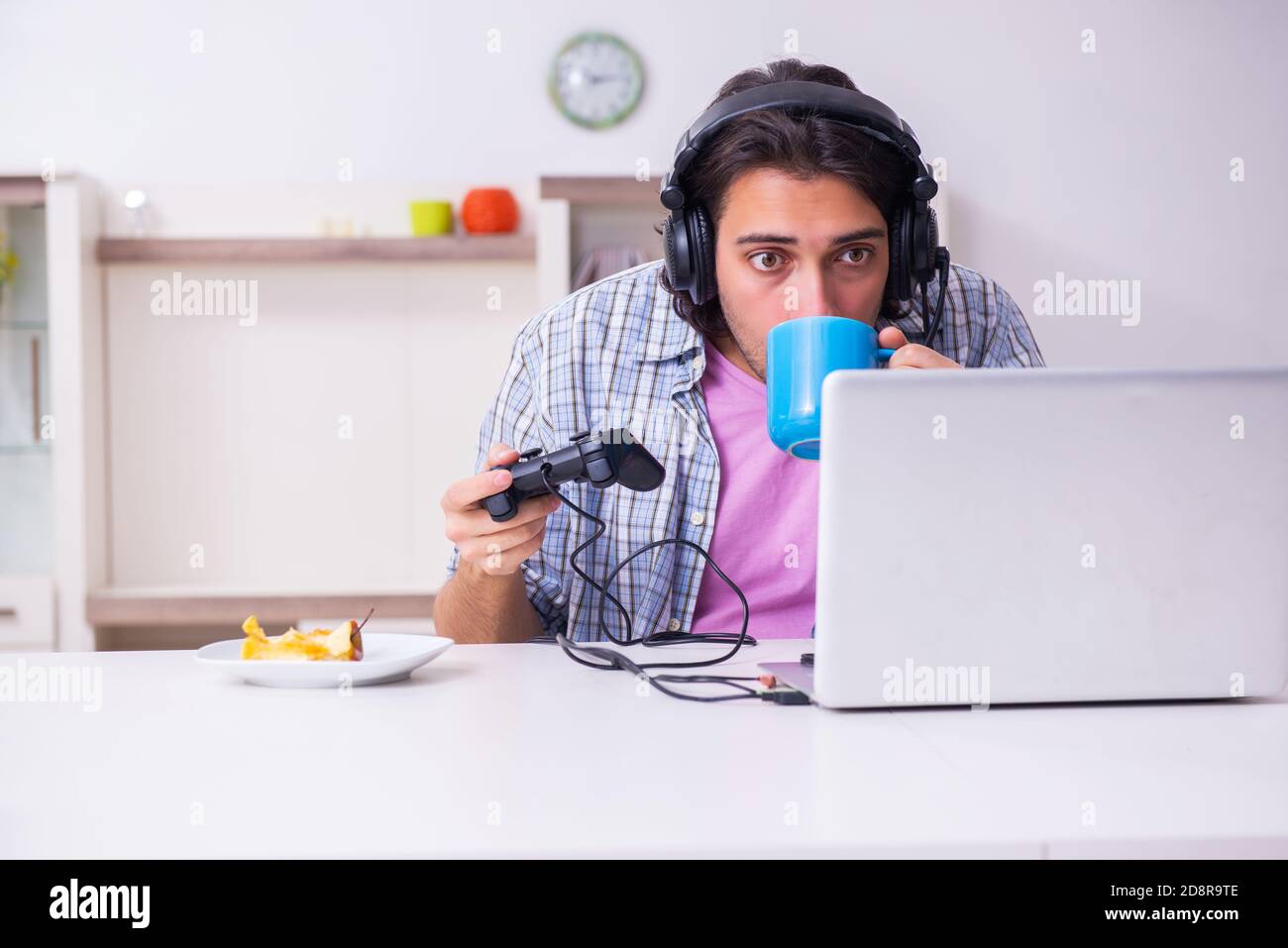 Drinking games student hi-res stock photography and images - Alamy