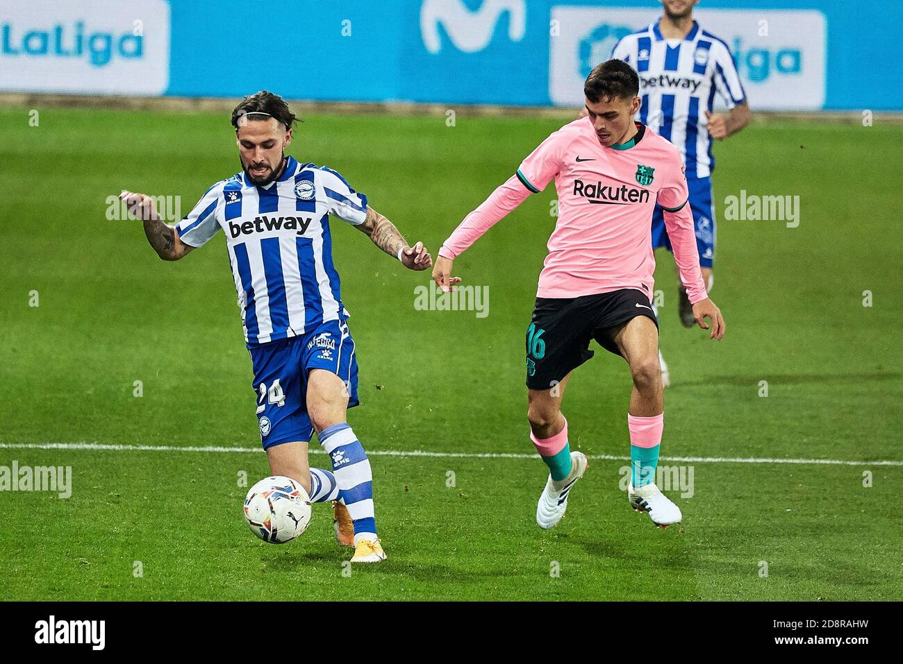 Jota Peleteiro of CD Alaves and Pedri Gonzalez of FC Barcelona during ...