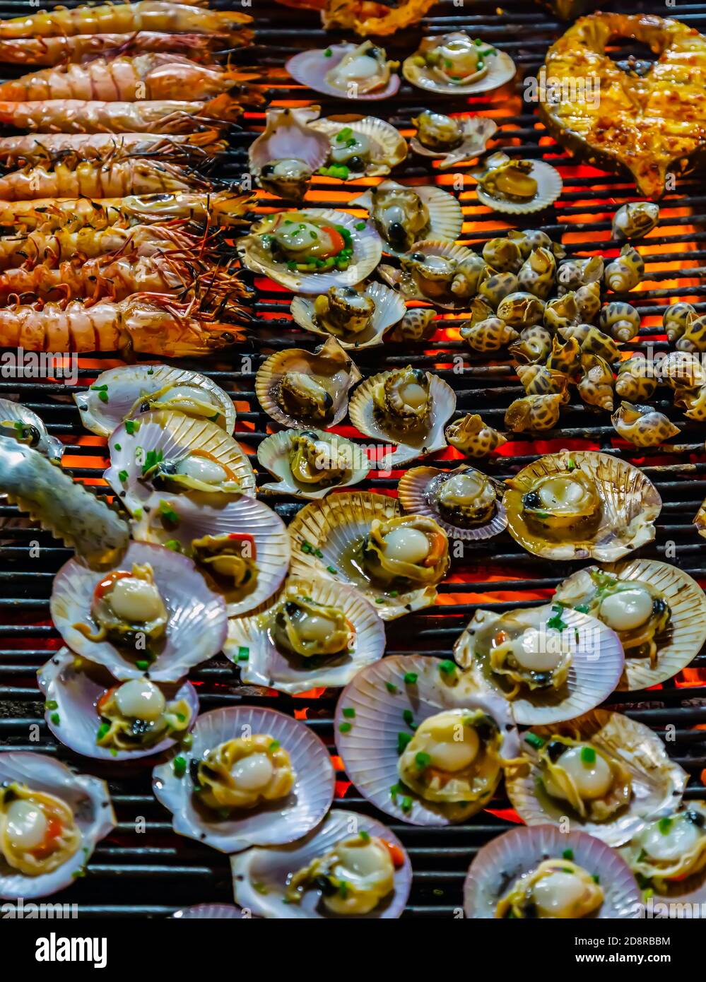 Fresh Oysters close-up scallop seafood Stock Photo - Alamy