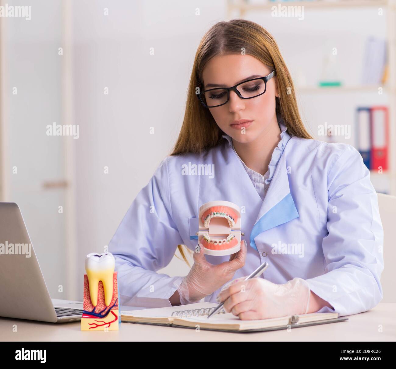 The dentistry student practicing skills in classroom Stock Photo - Alamy