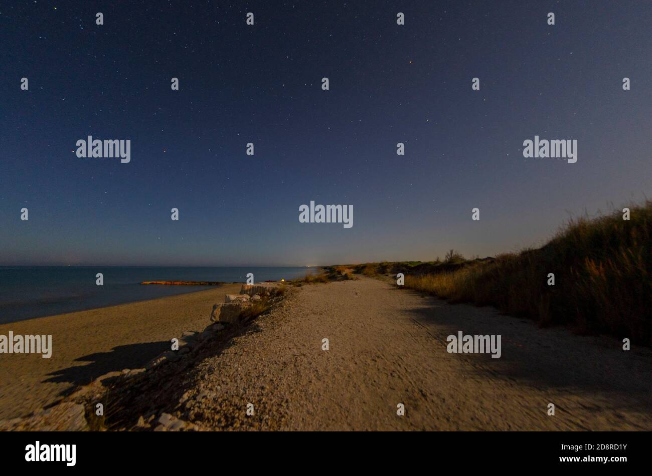 Beach and sea at night with starry sky Stock Photo - Alamy