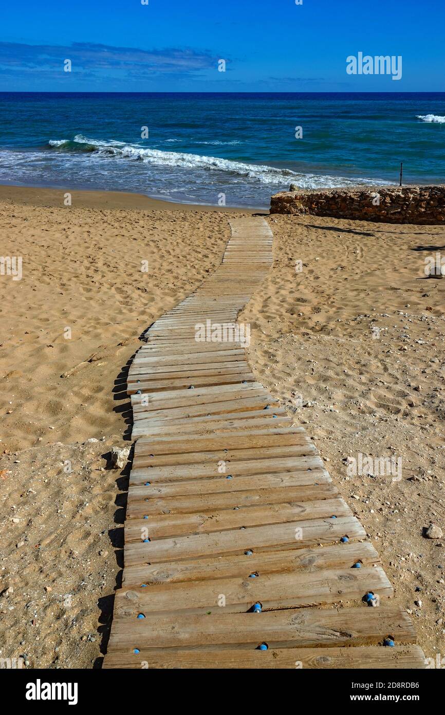 Boardwalk at sandy beach hi-res stock photography and images - Alamy