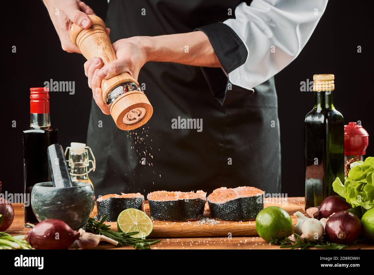 Male hand using kitchen knife hi-res stock photography and images - Alamy