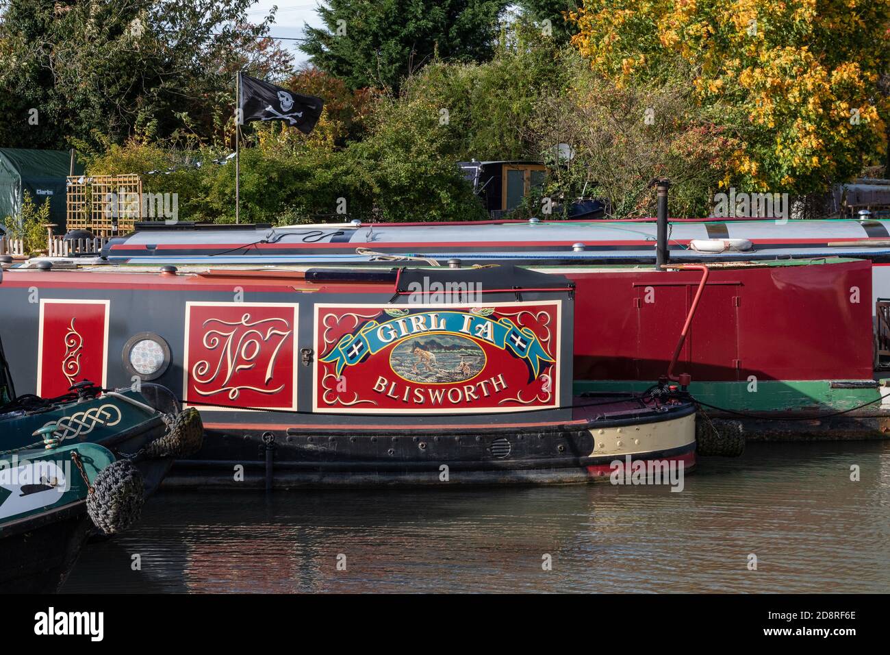 Traditional painted narrowboat hi-res stock photography and images - Alamy