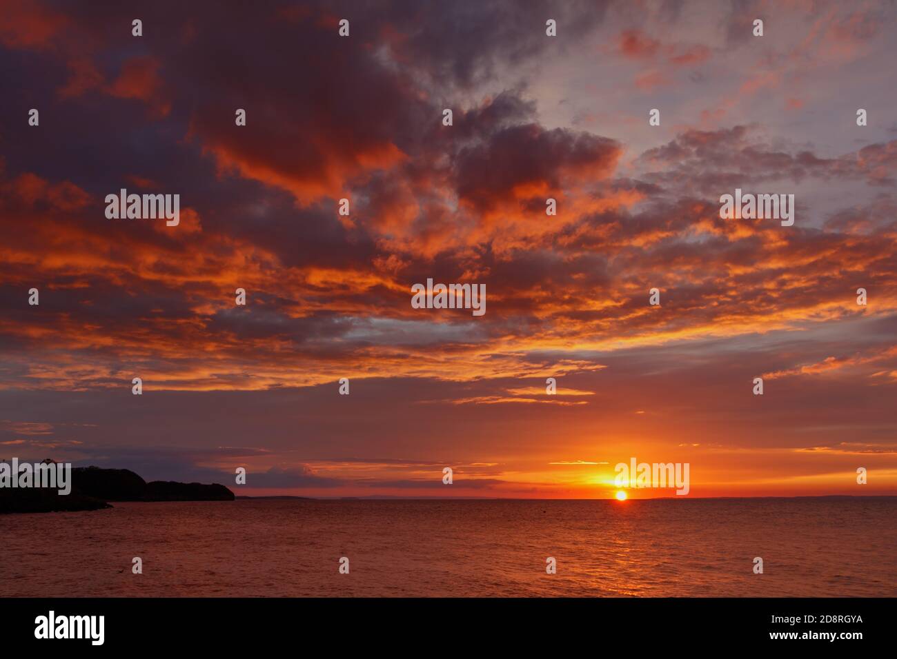 Sunset over the Bristol channel Stock Photo - Alamy