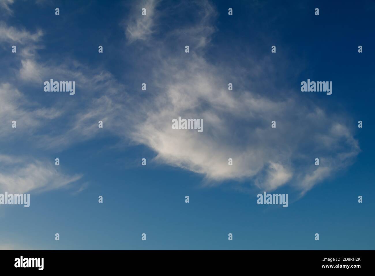 Cirrus clouds wispy blue sky hi-res stock photography and images - Alamy