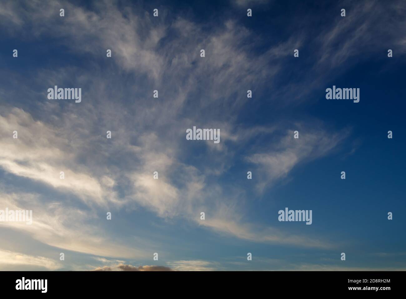 Cirrus clouds wispy blue sky hi-res stock photography and images - Alamy