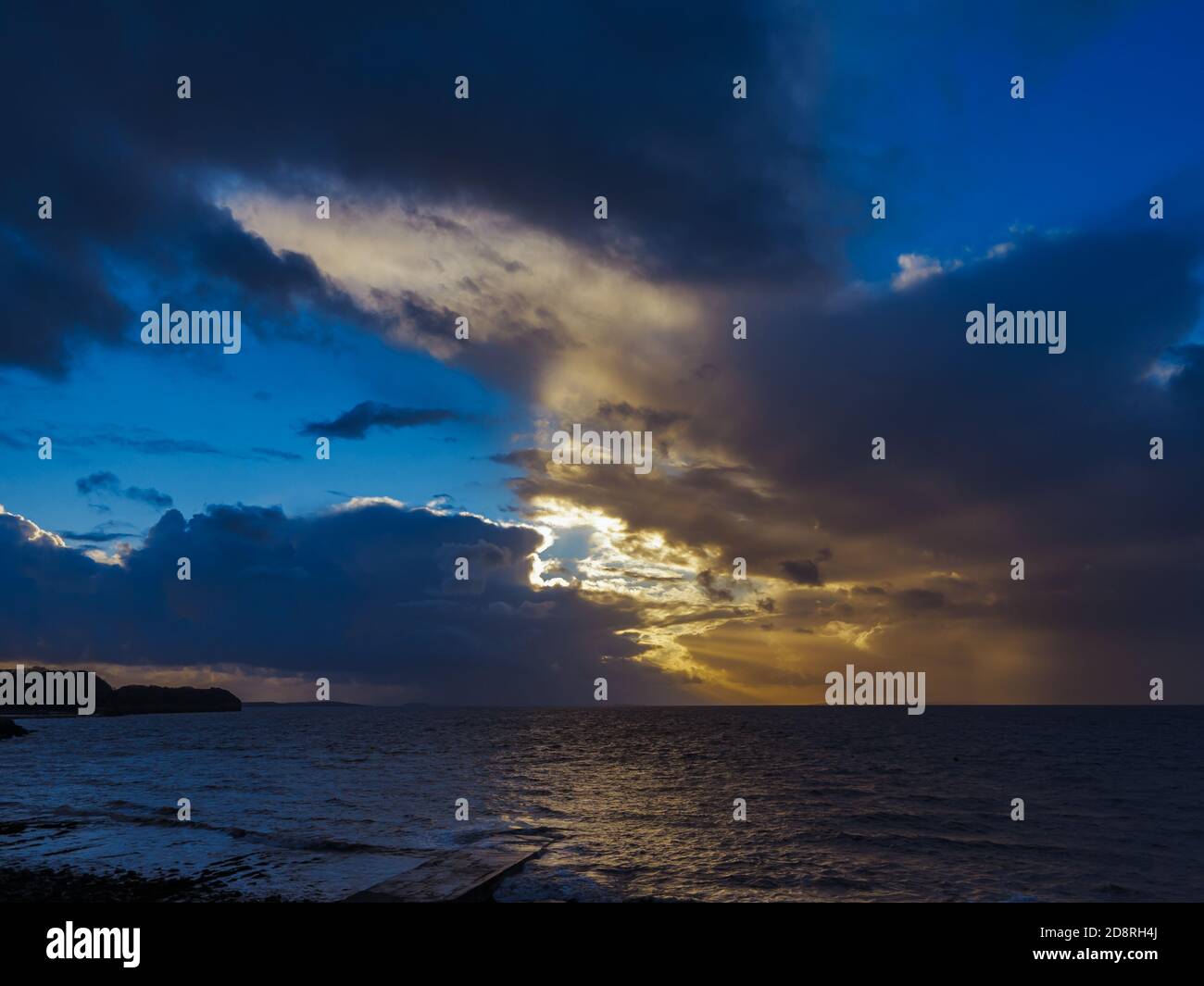 Sunset over the Bristol channel Stock Photo - Alamy