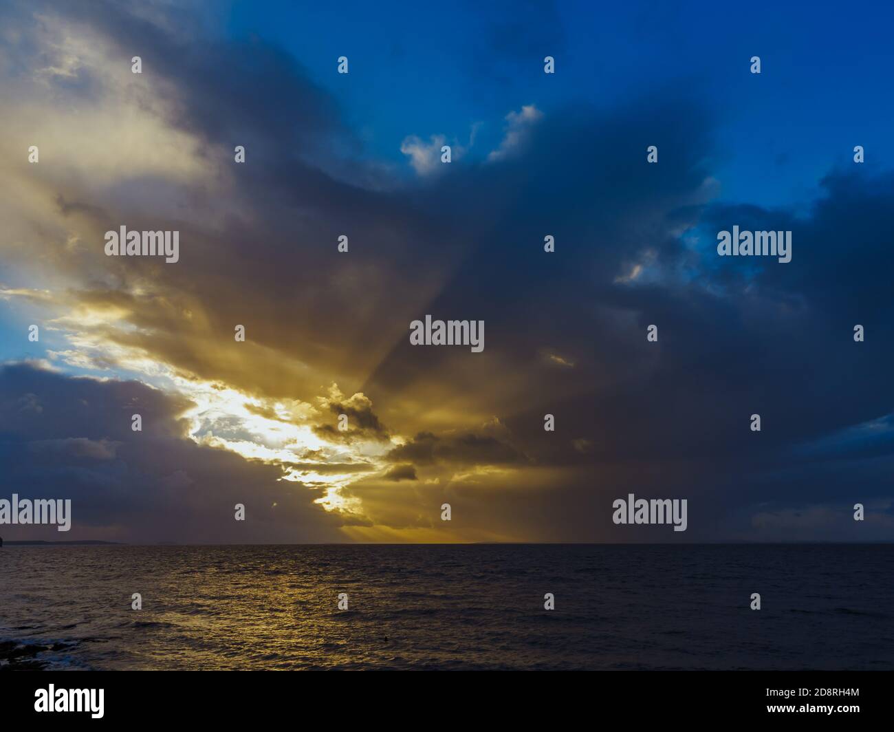 Sunset over the Bristol channel Stock Photo - Alamy