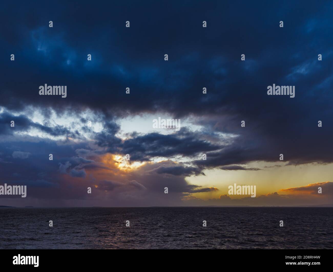 Sunset over the Bristol channel Stock Photo - Alamy