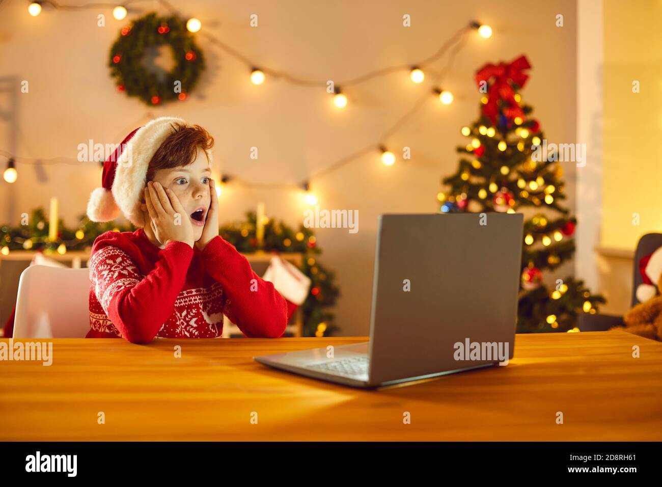 Christmas movie hi-res stock photography and images - Alamy