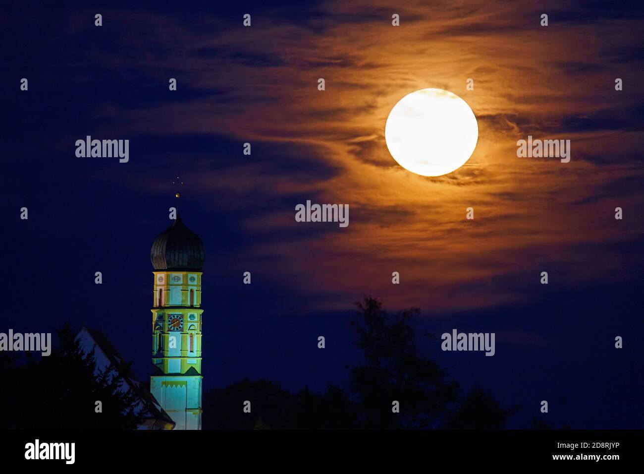 Full Moon, the rising, appearance of the moon over the horizon behind ...