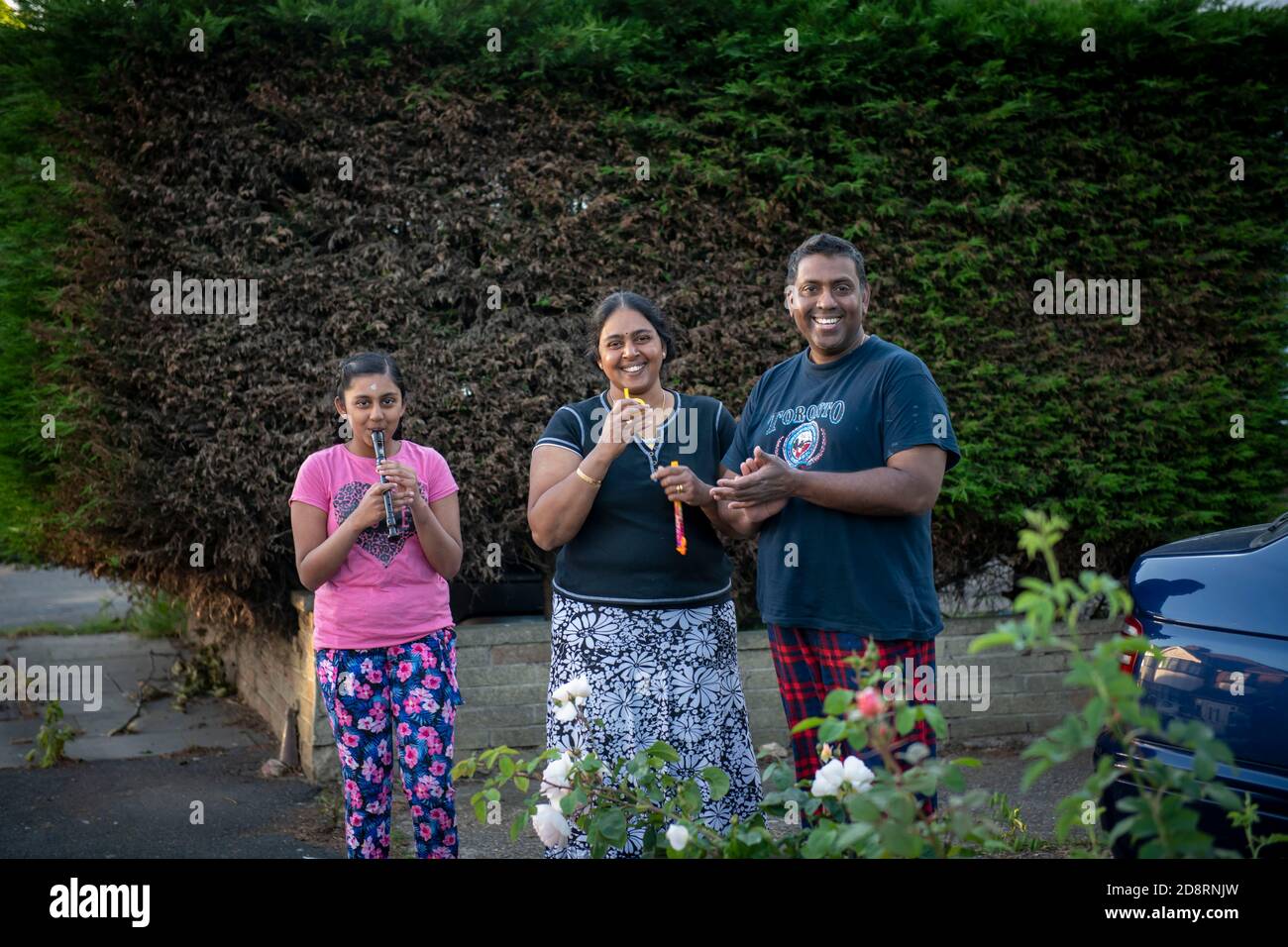 Clapping hi-res stock photography and images - Alamy