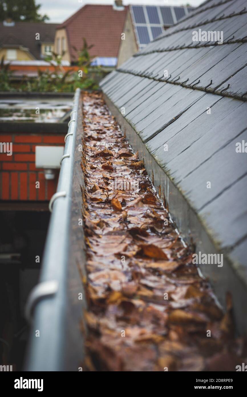 Gutter overflow hi-res stock photography and images - Alamy