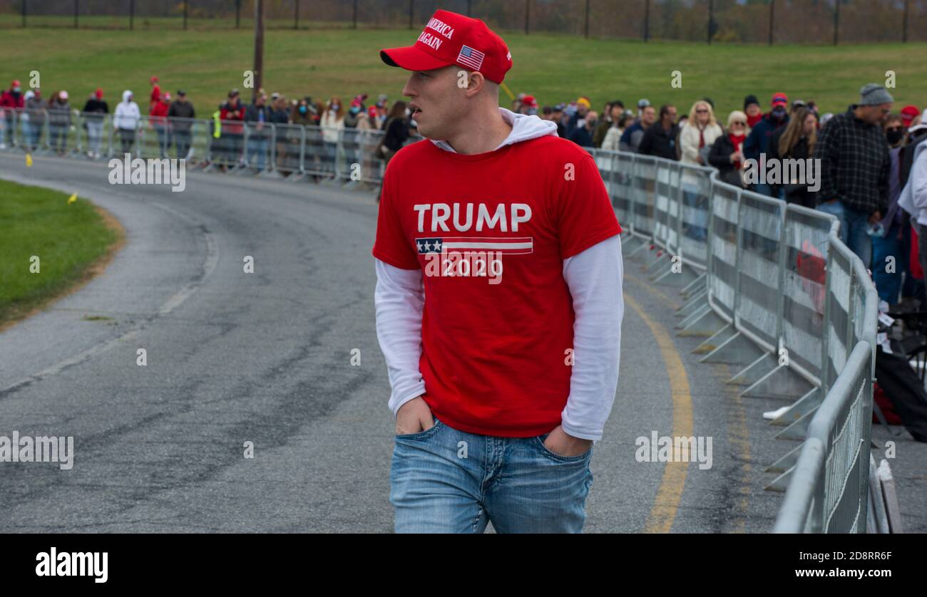 Trump supporter wearing Make America Great Again outfit at Trump rally ...