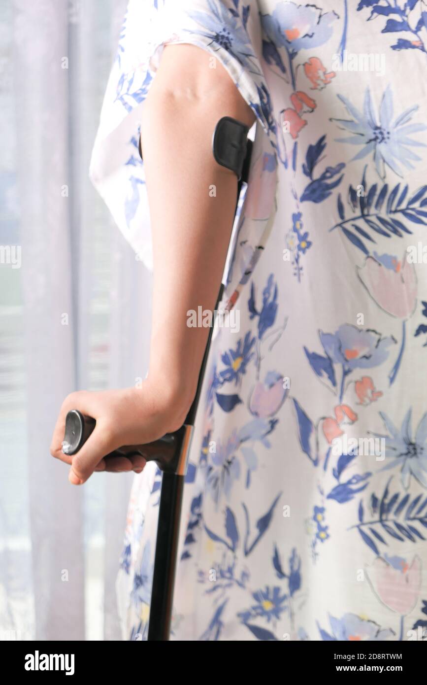 young women with broken leg on crutches Stock Photo - Alamy