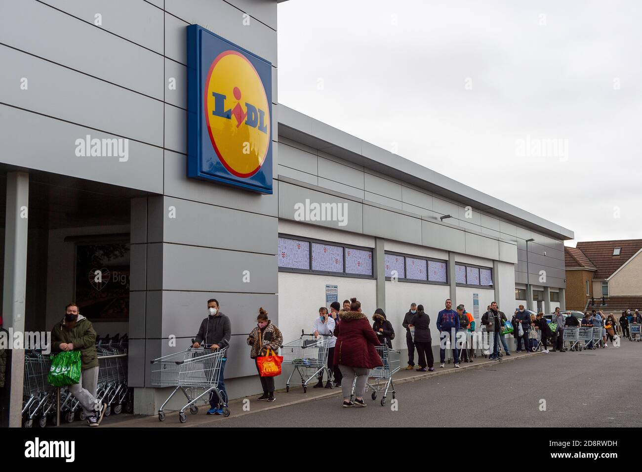 Lidl night hi-res stock photography and images - Alamy
