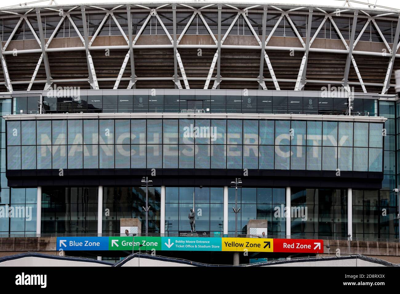 The giant screen at wembley stadium hi-res stock photography and images ...