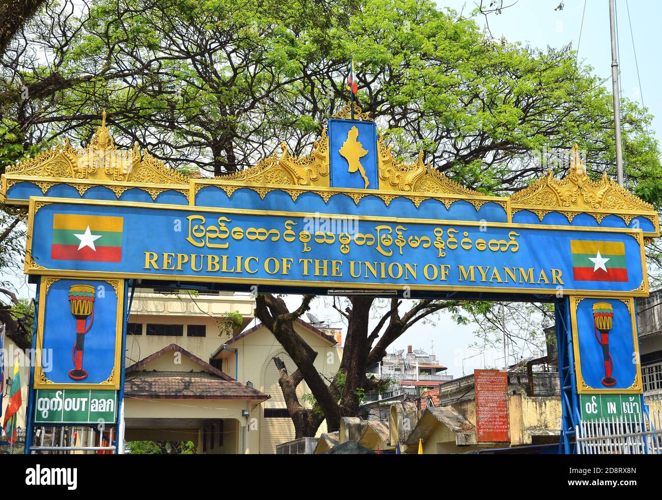 Tachileik, Myanmar - Januar 24, 2019: Tourists visited Tachileik border market from Mae Sai ...