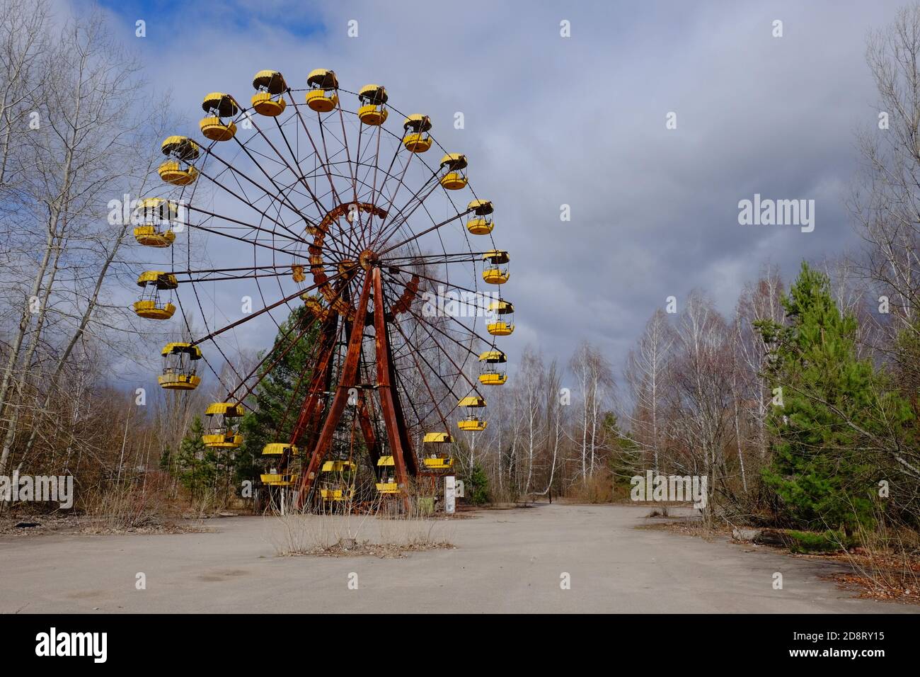 The famous Ferris wheel in an abandoned amusement park in Pripyat ...
