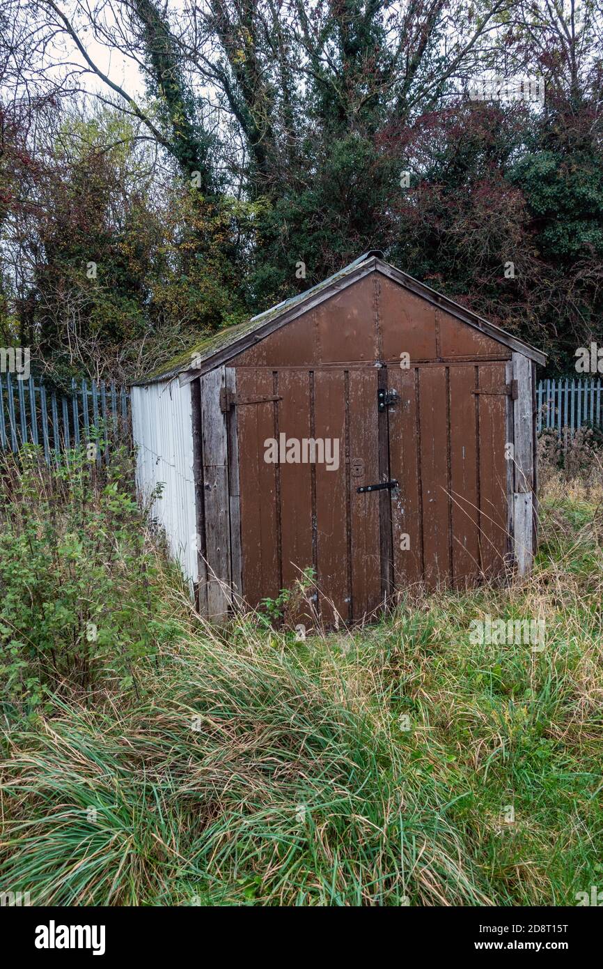 single stand alone 60's style car garage Stock Photo - Alamy