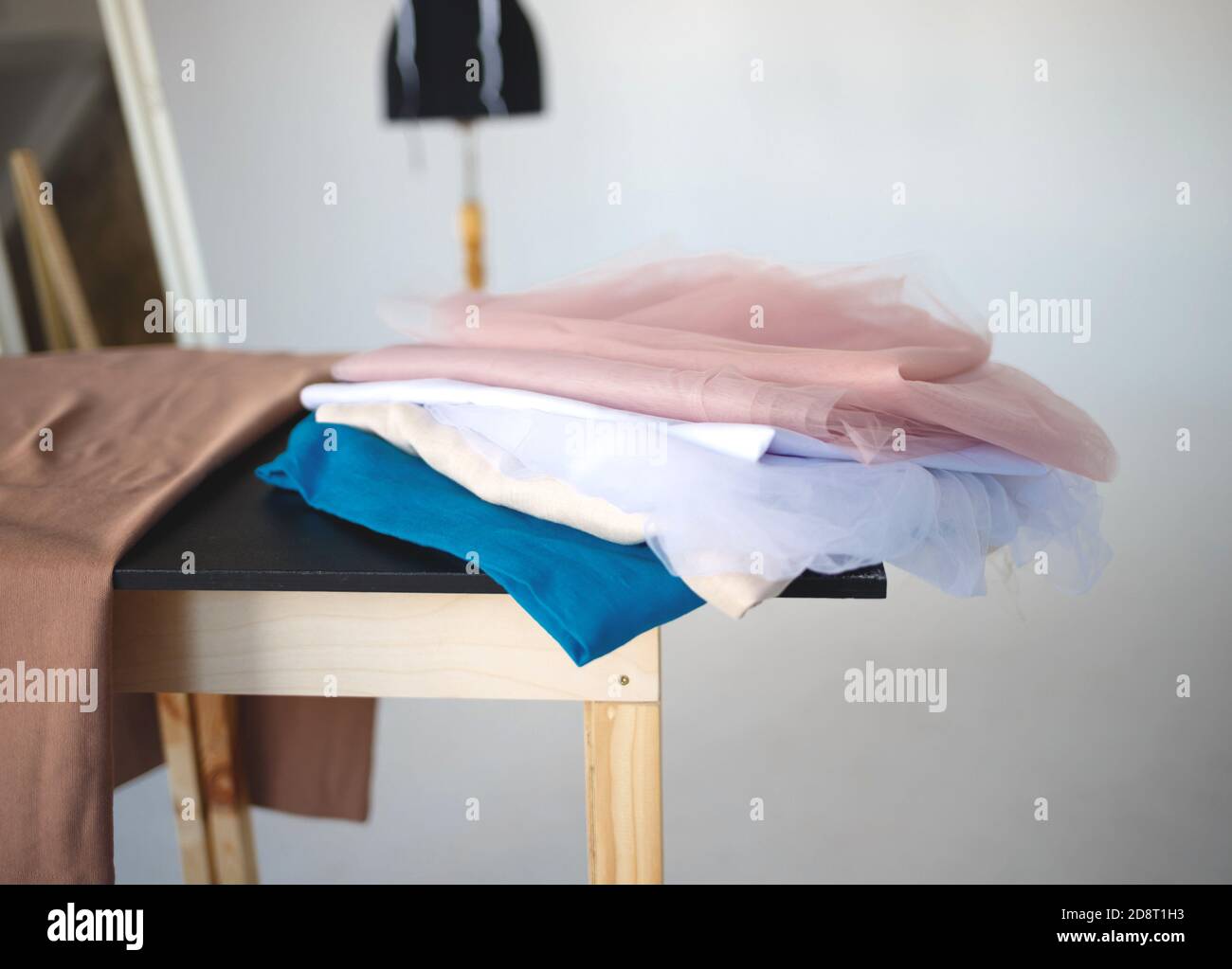 Tailors table hi-res stock photography and images - Alamy