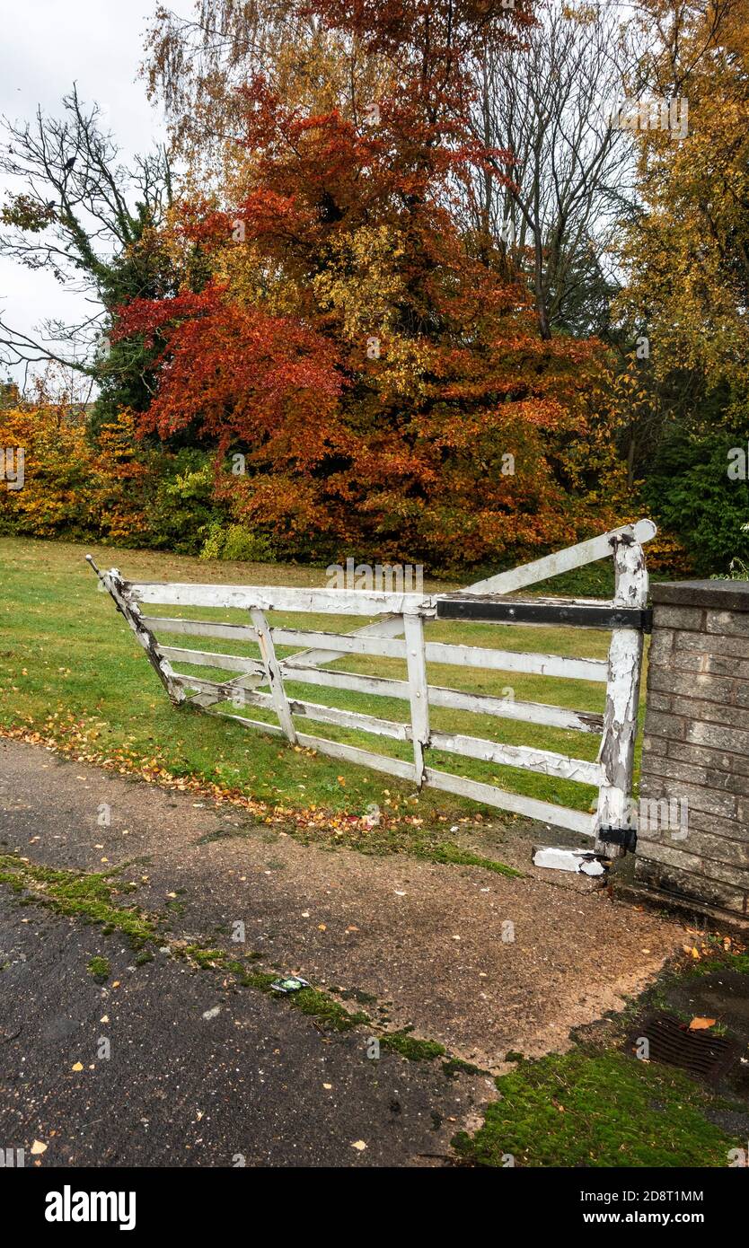 broken white ranch farm gate in private garden Stock Photo - Alamy