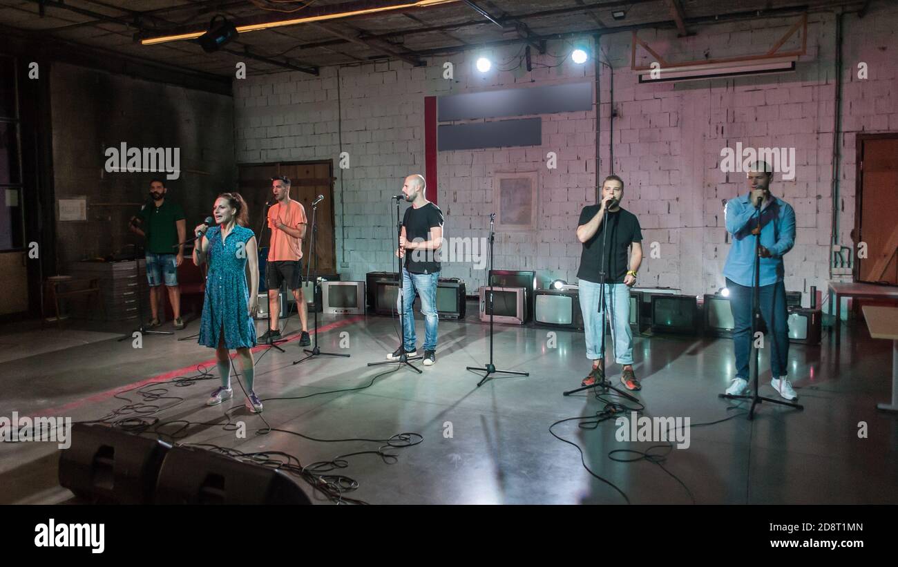 Actors rehearsing script hi-res stock photography and images - Alamy