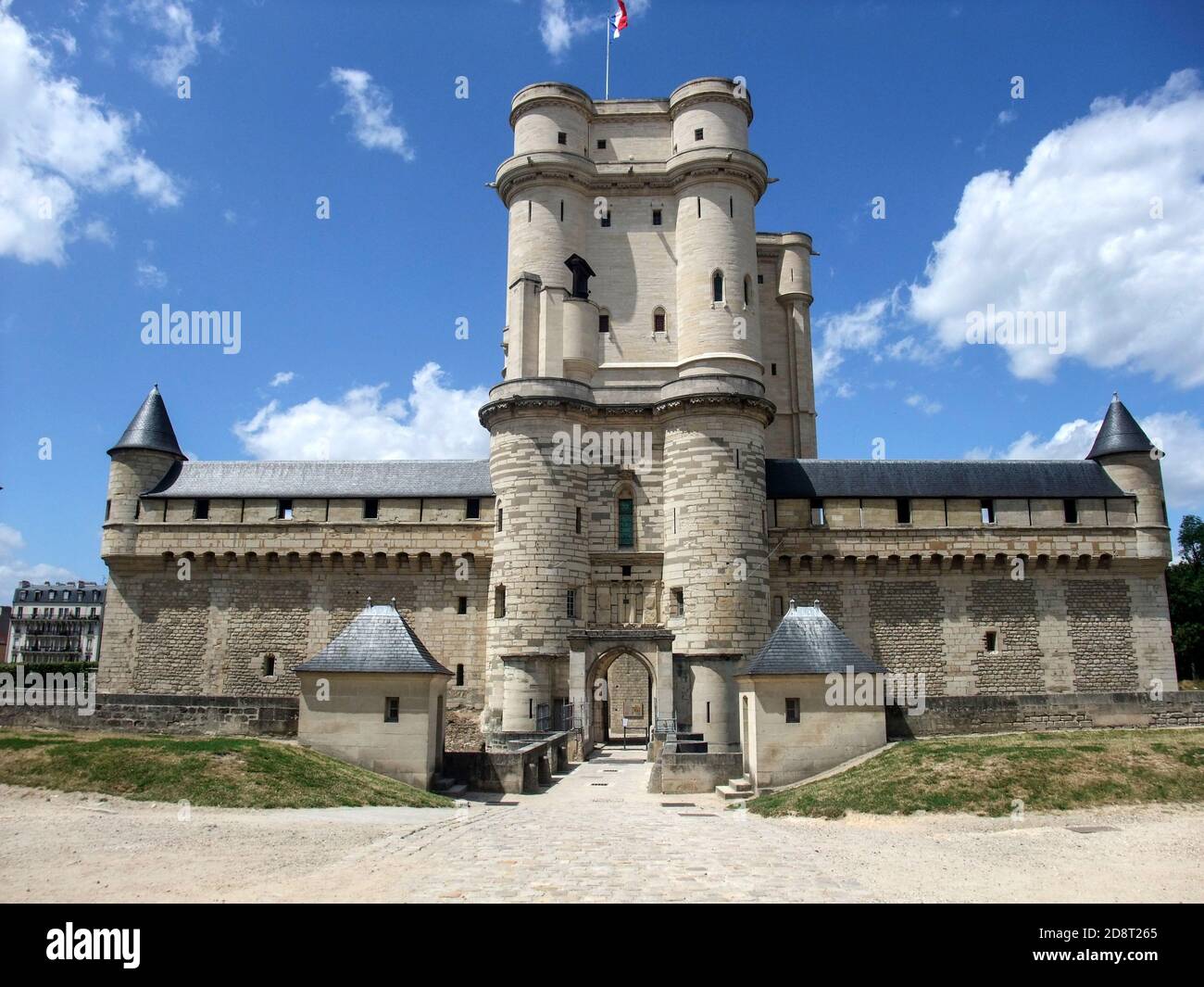 THE MEDIEVAL CASTLE OF VINCENNES PARIS IS ONE OF THE HIGHEST DONJON IN ...