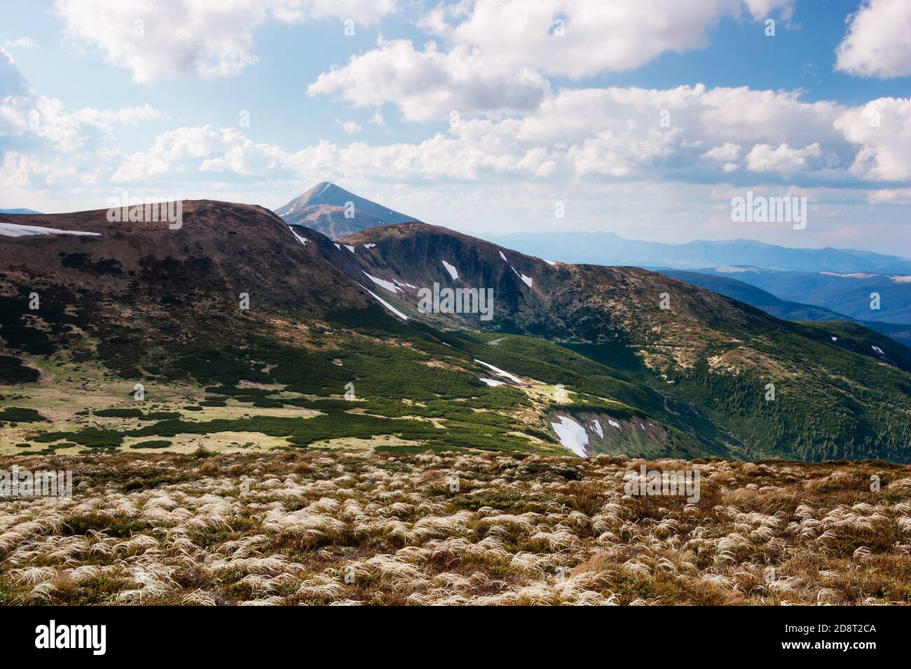Sunny mountain scenery hi-res stock photography and images - Alamy
