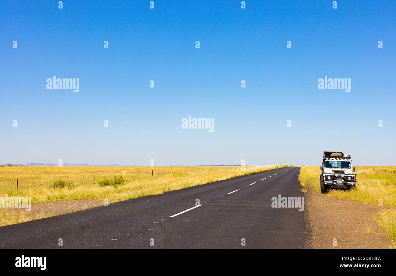 Open back land rover hi-res stock photography and images - Alamy