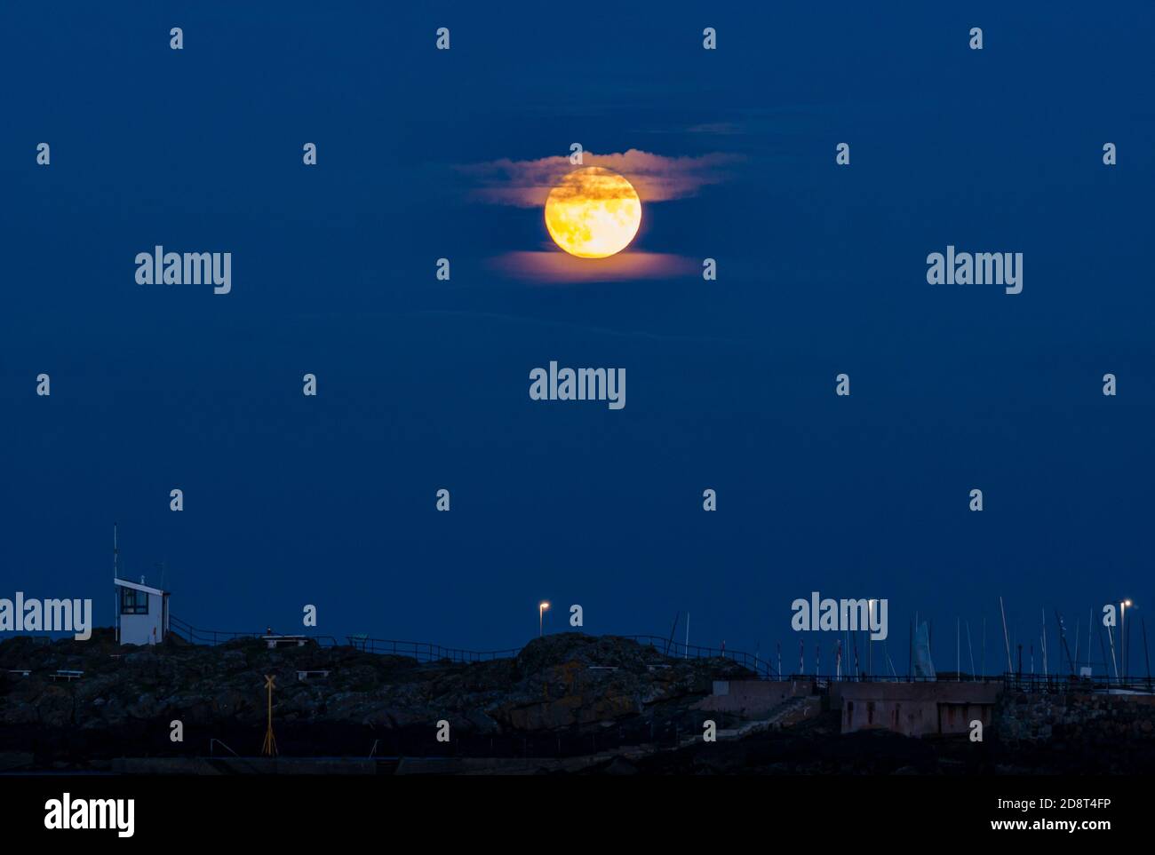 Moonrise night nighttime hi-res stock photography and images - Alamy