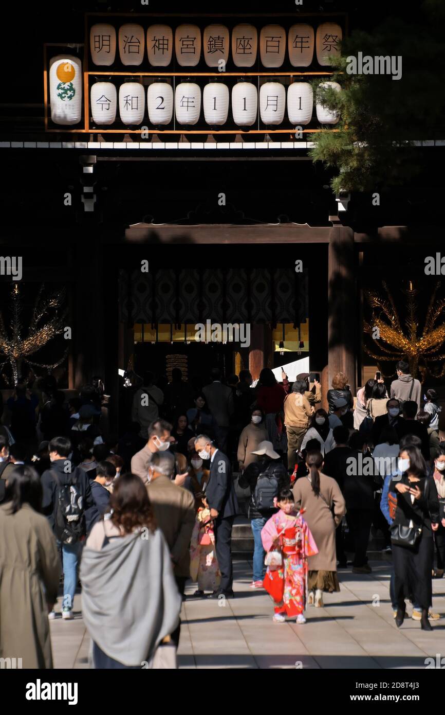 Tokyo, Japan. 01st Nov, 2020. Worshippers are seen visit at the Meiji ...