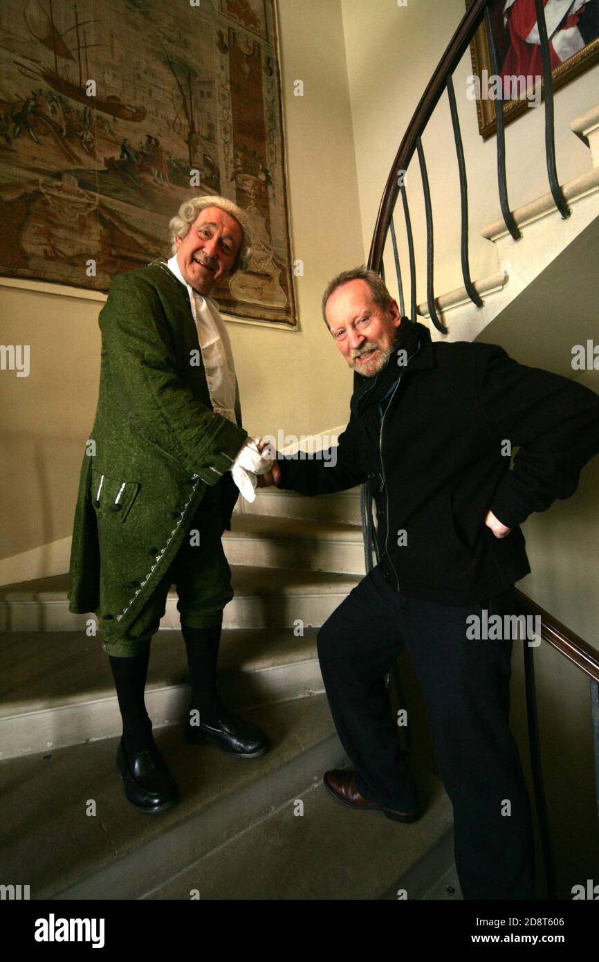 Quirky actors hi-res stock photography and images - Alamy