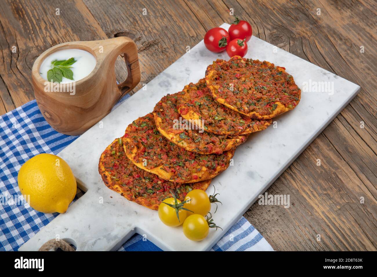 Turkish mini pizza Lahmacun,mini lahmacun. Turkish name; findik ...