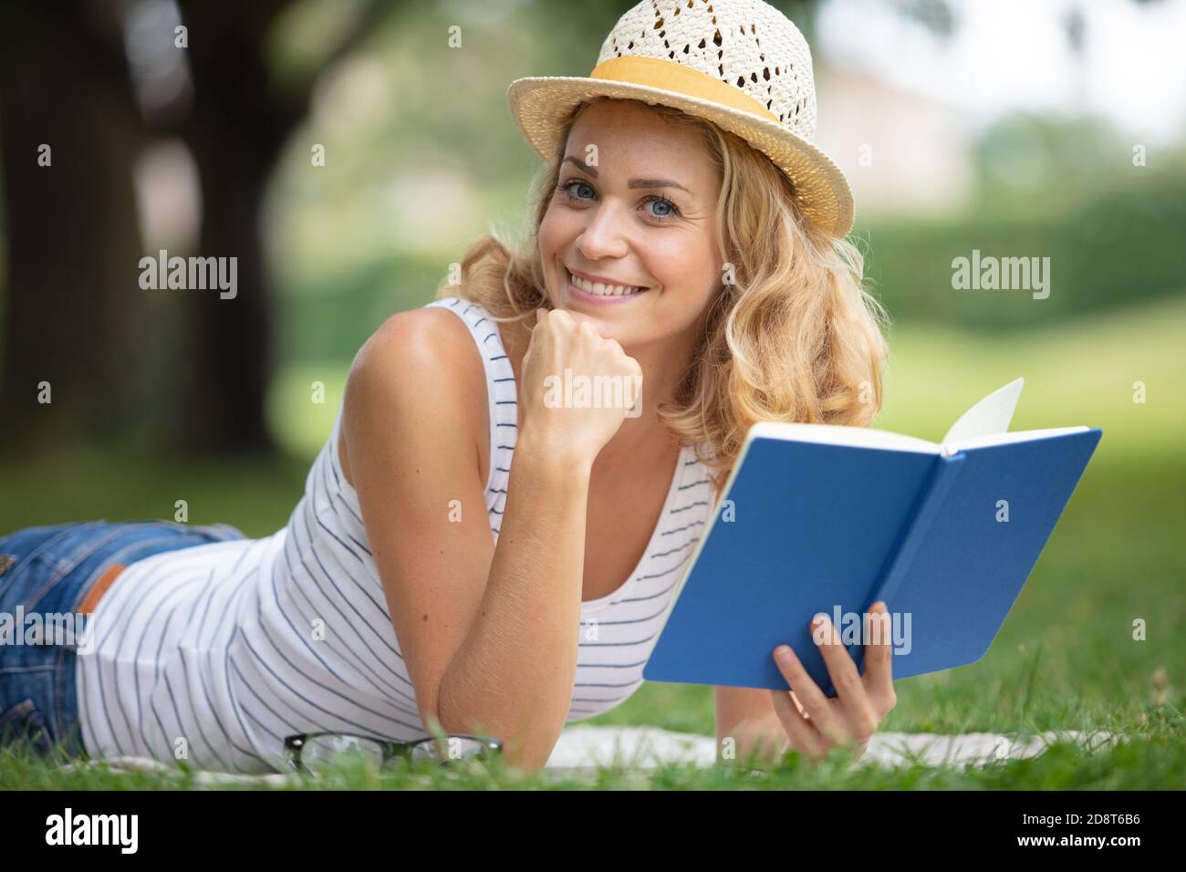 beautiful girl with book in the park Stock Photo - Alamy