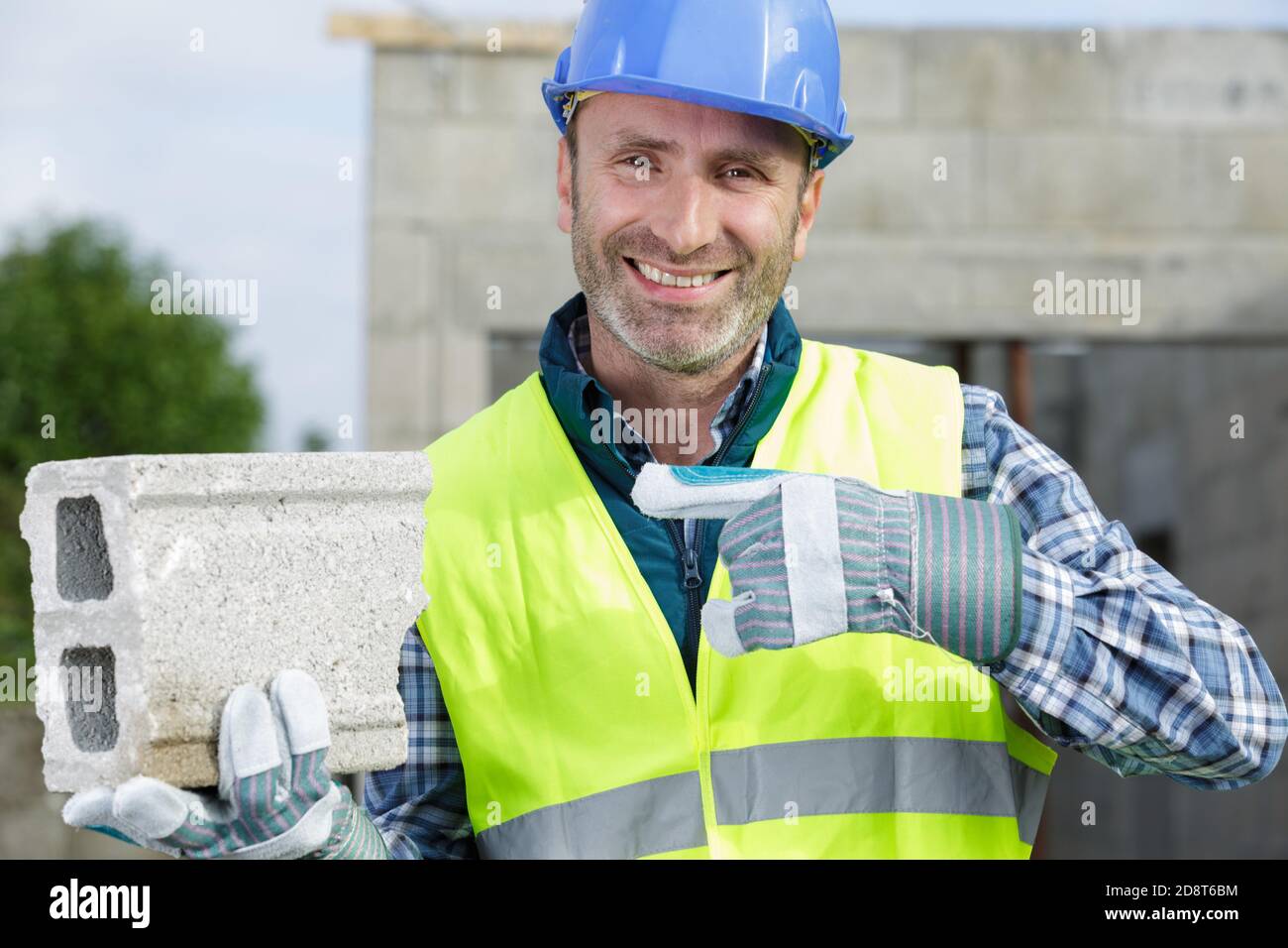 a male builder at work Stock Photo - Alamy