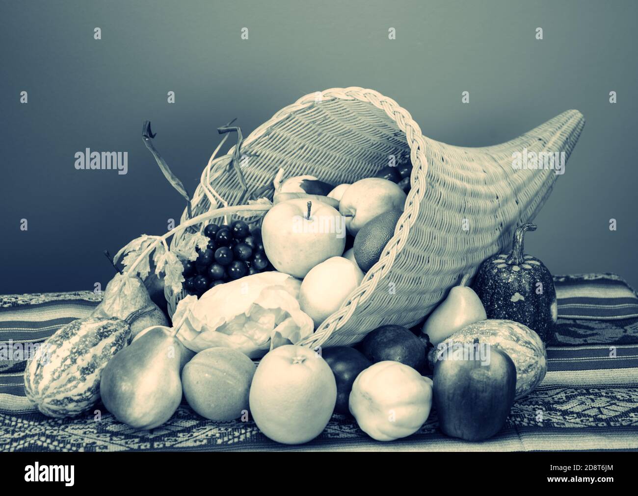 Cornucopia food hi-res stock photography and images - Alamy